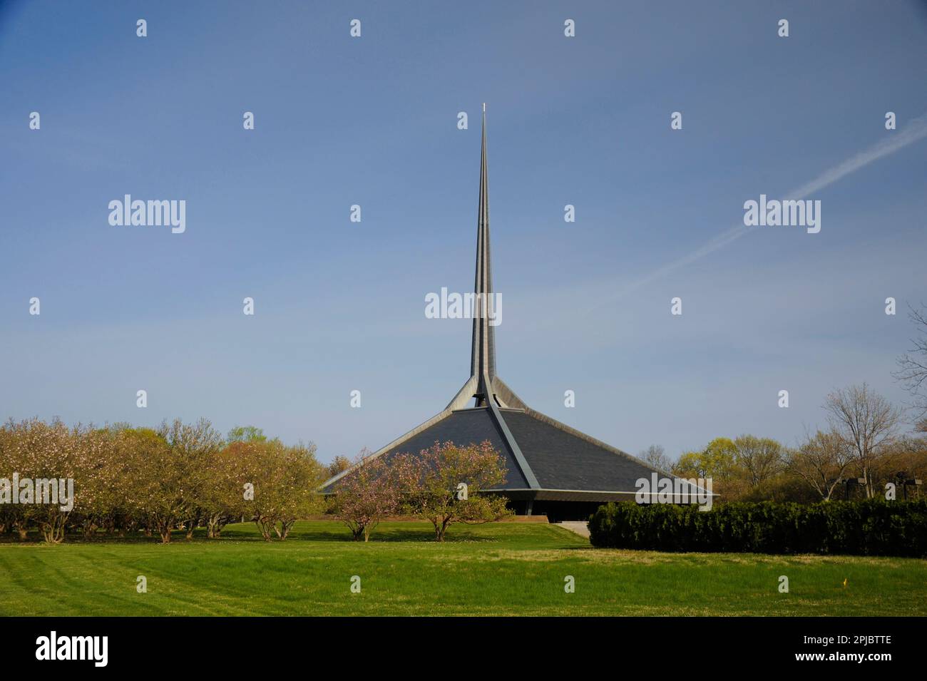 North Christian Church in Columbus, Indiana designed by architect Eero ...