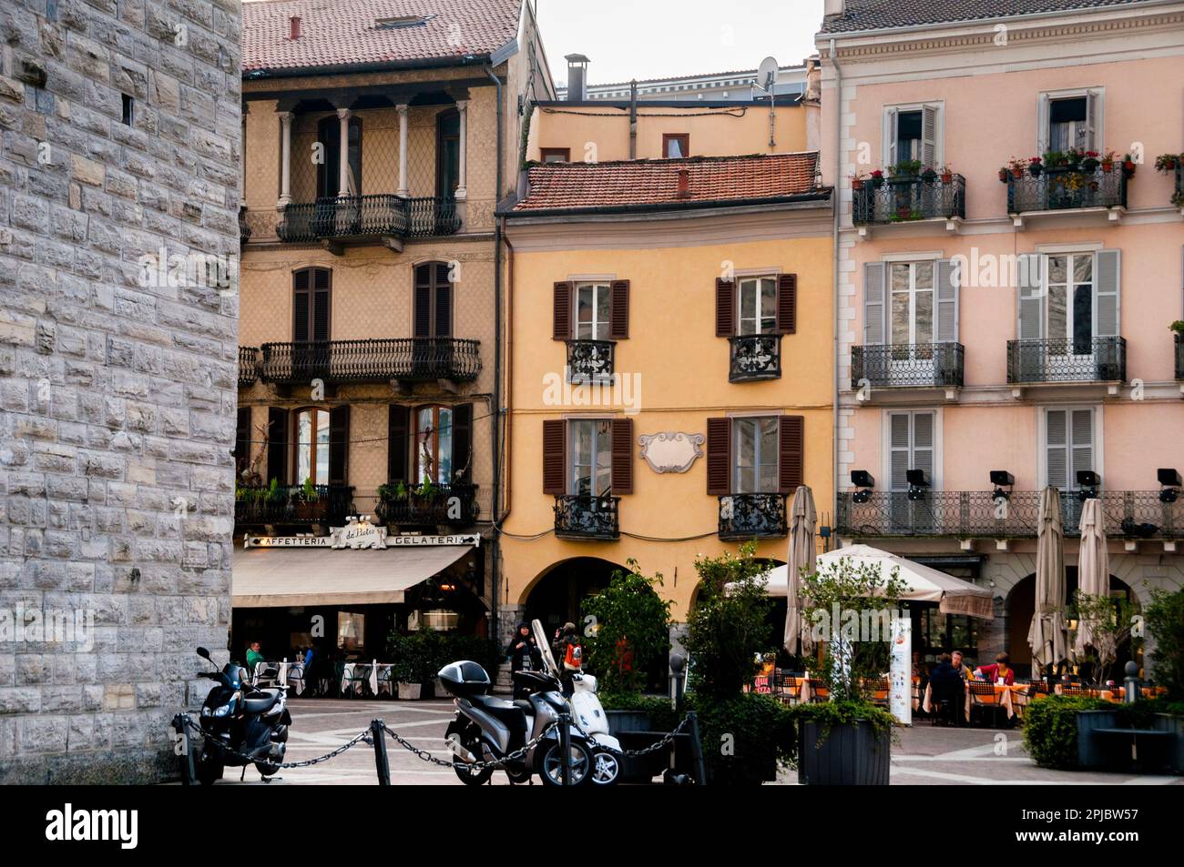 Romanesque Piazza del Duomo in Como, Italy Stock Photo - Alamy
