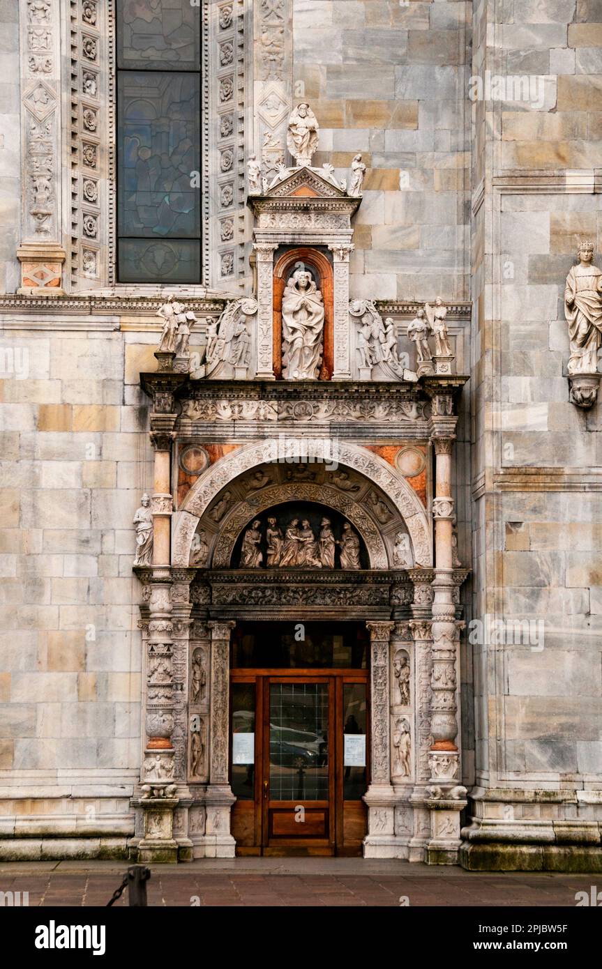 Duomo di Como with an aedicule buttressed by two scrolls known as La ...