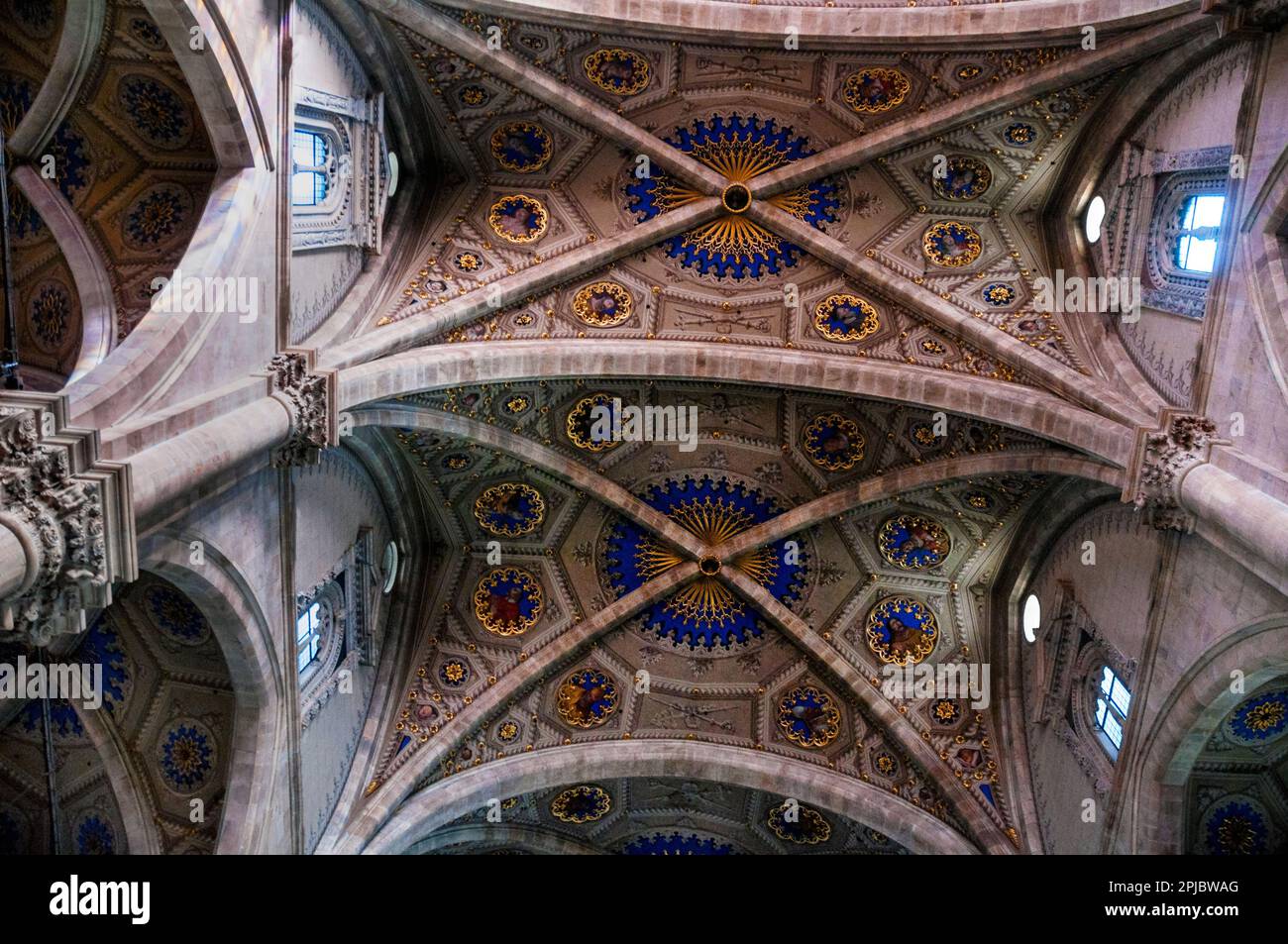 Vaulted ribbed ceiling of the Duomo di Como in Northern Italy Stock ...