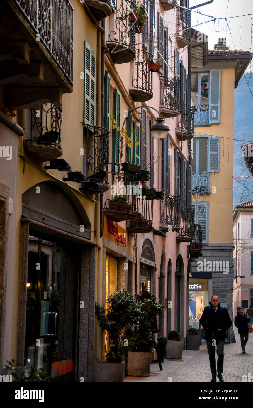 Slice of daily life in Como at the foothills of the Italian Alps Stock ...
