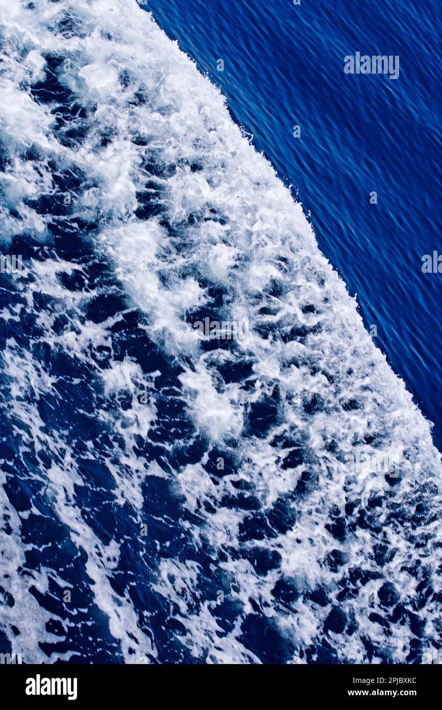 foam wave after liner Stock Photo - Alamy