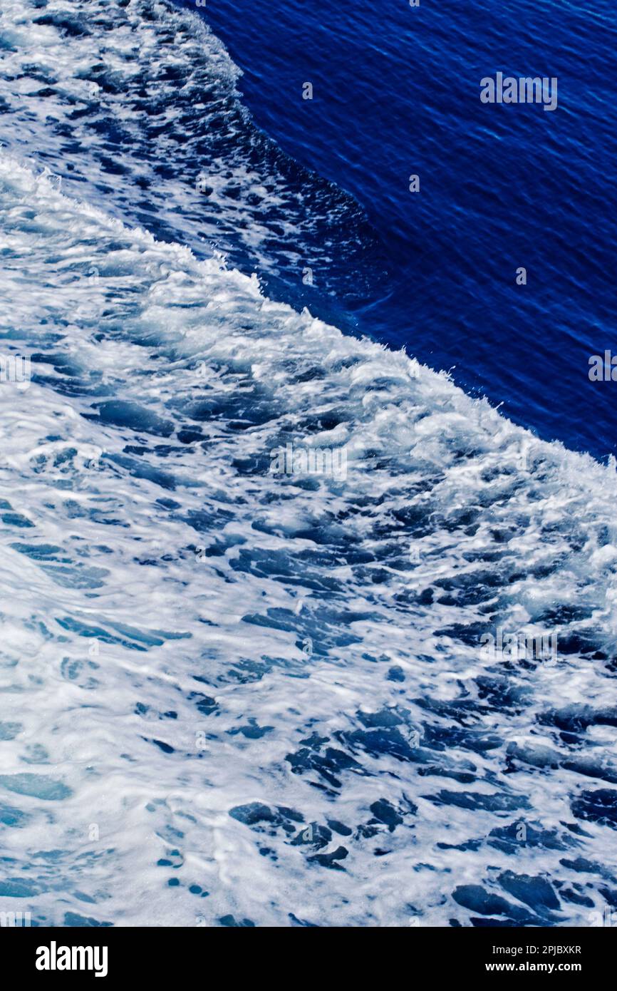 foam wave after liner Stock Photo - Alamy