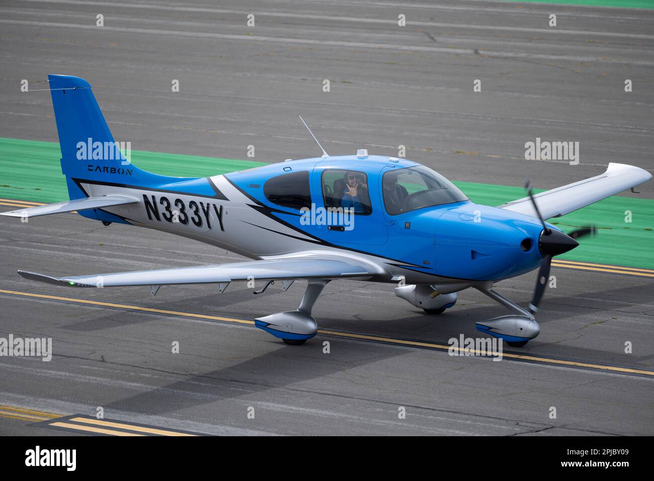 Santa Monica, California, USA. 31st Mar, 2023. Pilots of a Cirrus SR20 ...