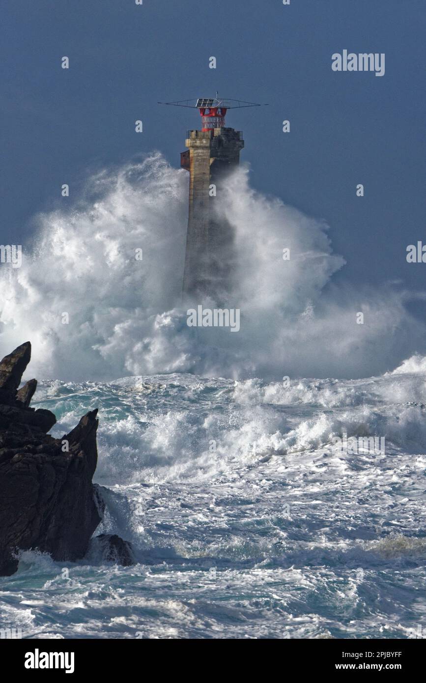 FRANCE. OUESSANT ISLAND, THE NIDIVIC LIGHTHOUSE, THE "CARMEN" STORM END ...