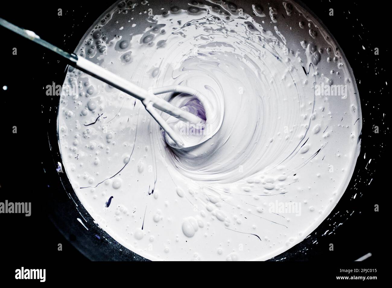 stir white paint in a black bucket Stock Photo - Alamy