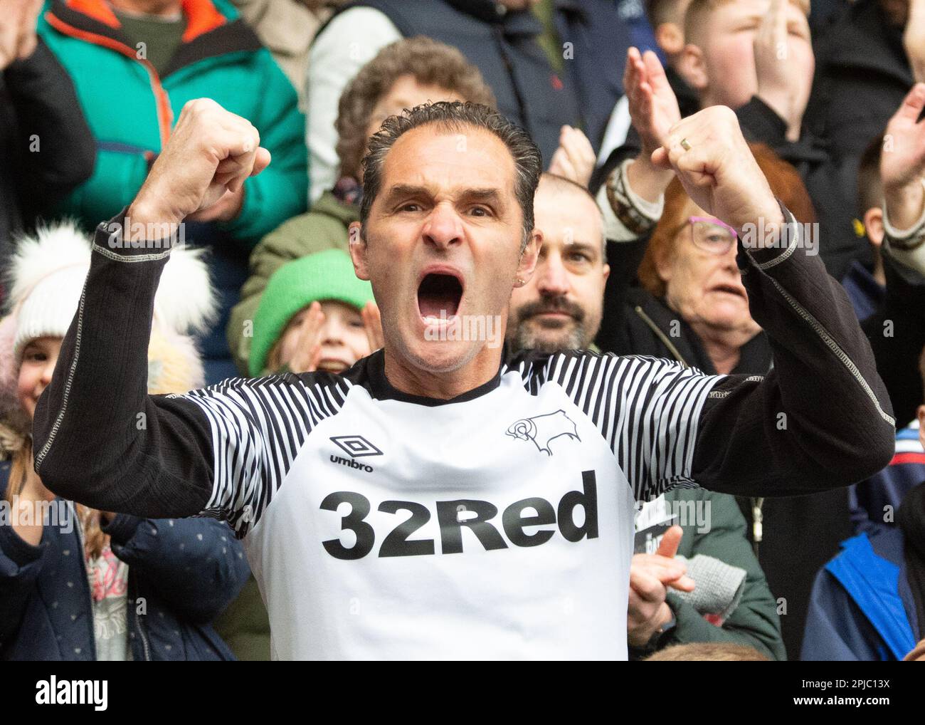 Derby county fan cheering hi-res stock photography and images - Alamy