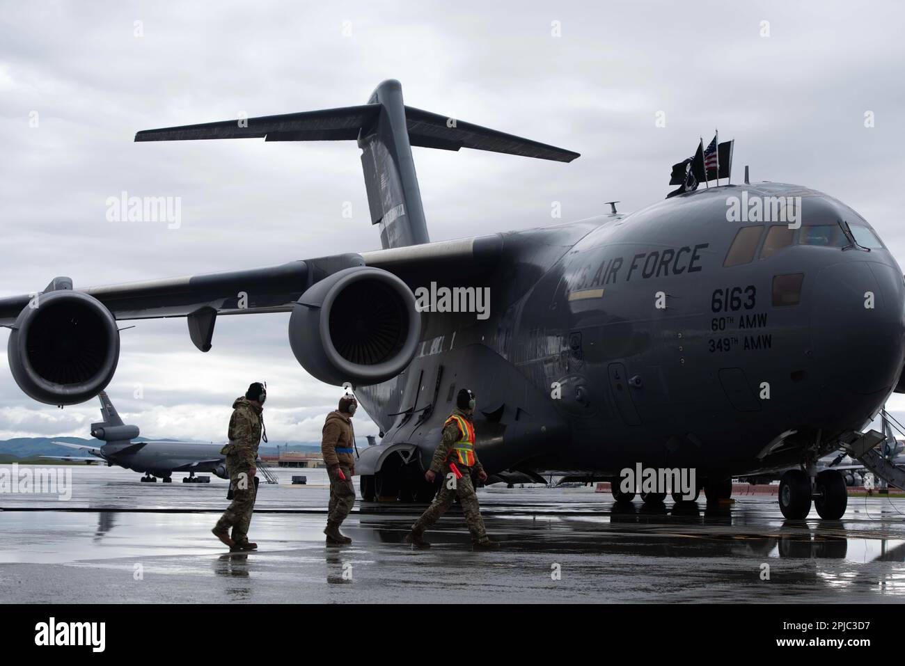 U.S. Air Force Senior Airman Thomas Bell, right, Senior Airman Layne ...