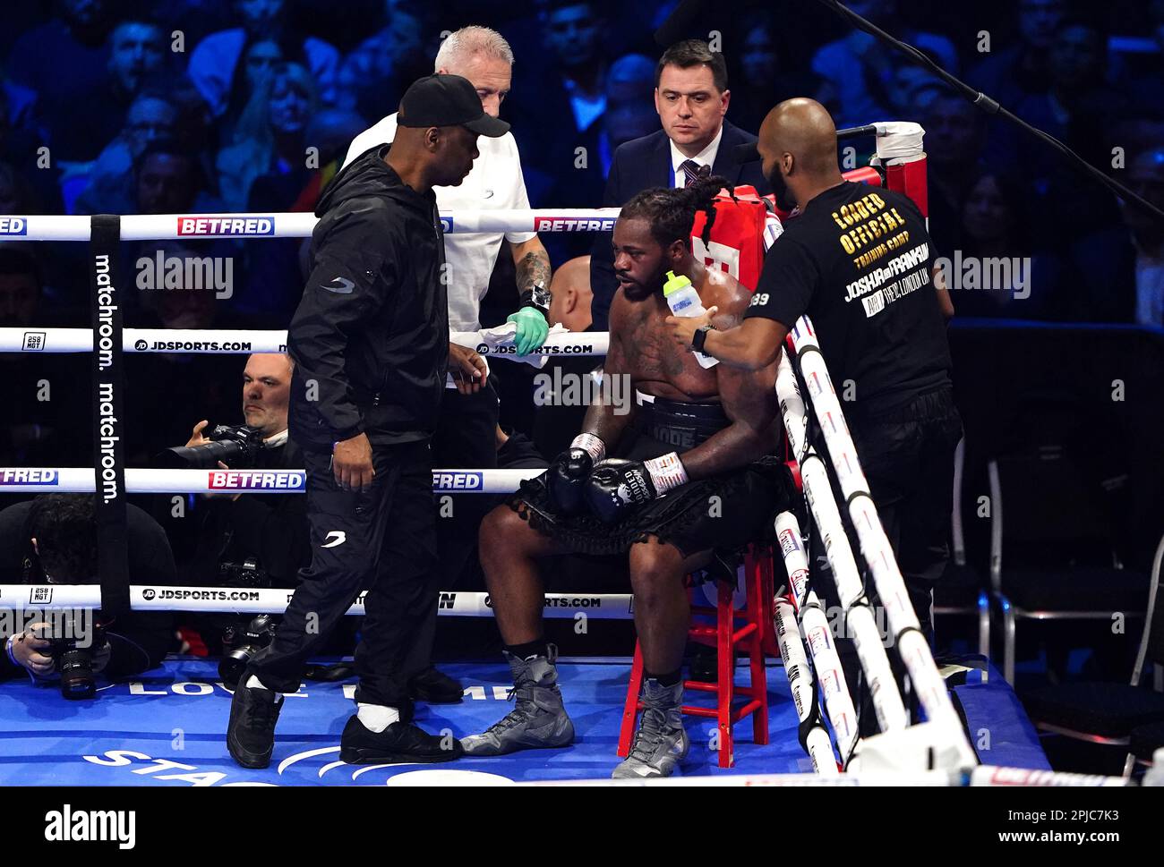 Boxing round 1 hi-res stock photography and images - Alamy