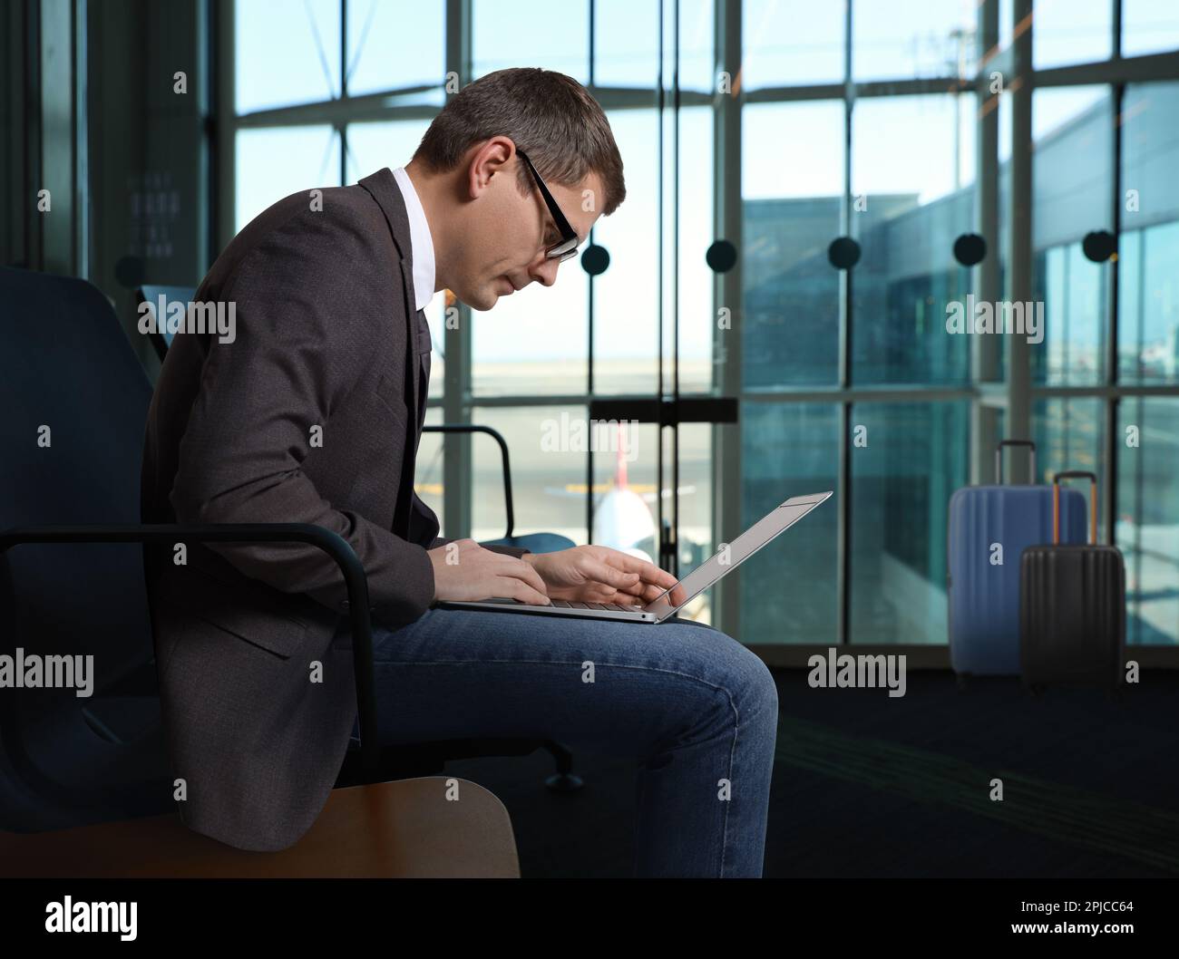 Airport lounge travel bag laptop hi-res stock photography and images ...