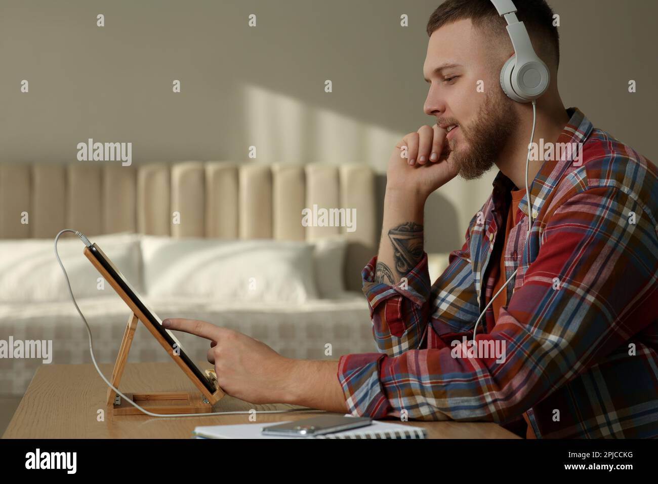 Online test. Man studying with tablet at home Stock Photo - Alamy