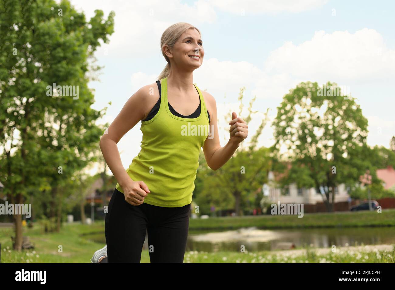 Woman training jogging free hi-res stock photography and images - Alamy