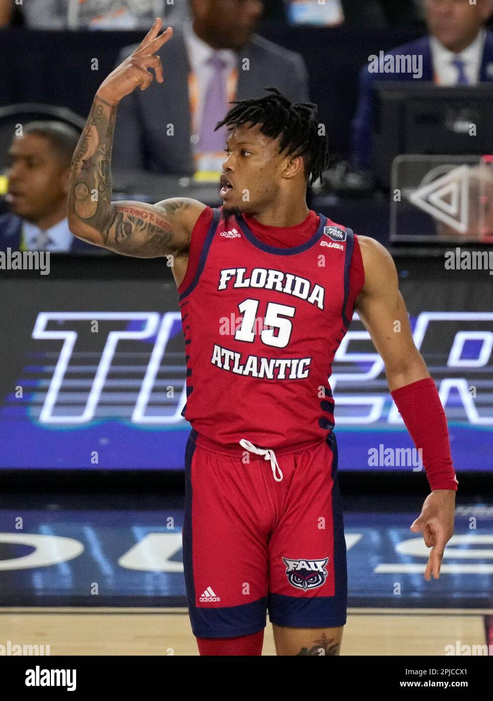 Florida Atlantic guard Alijah Martin (15) reacts to a score against San ...