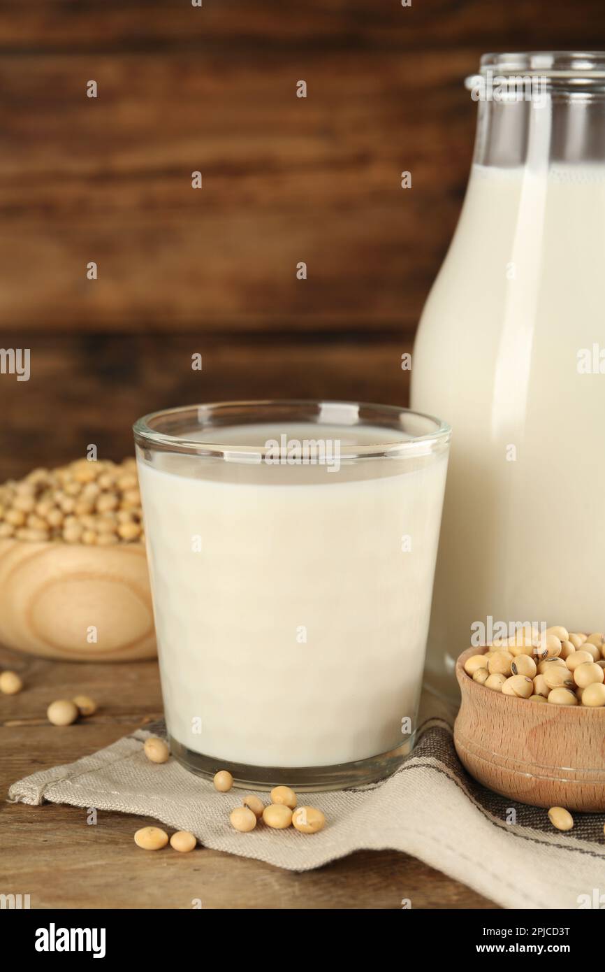 Soy grains hi-res stock photography and images - Alamy
