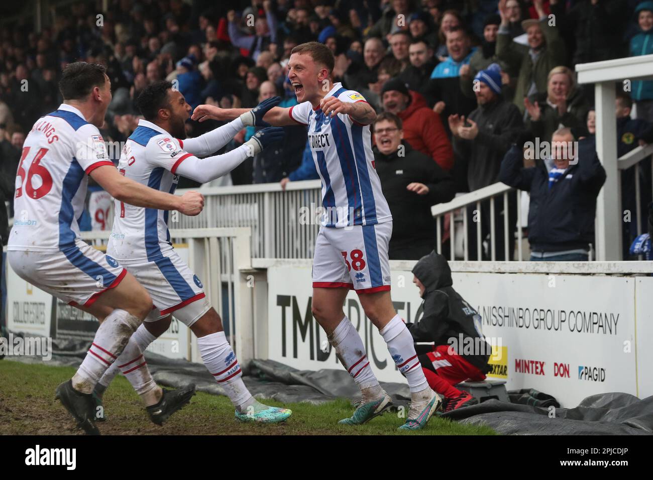 Scoring 2 points hi-res stock photography and images - Alamy