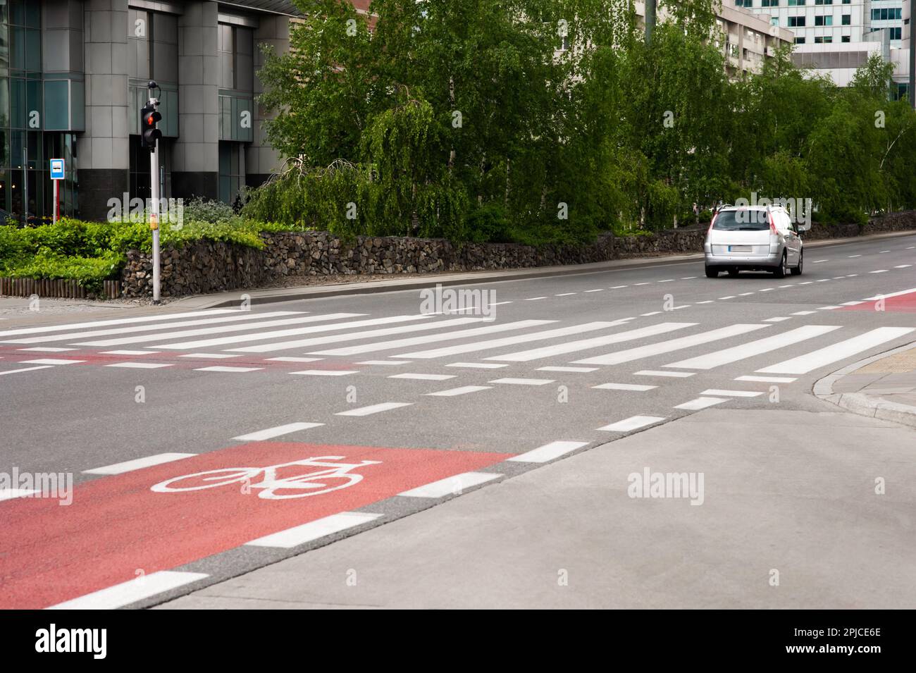 Pedestrian path bikeway road hi-res stock photography and images - Alamy
