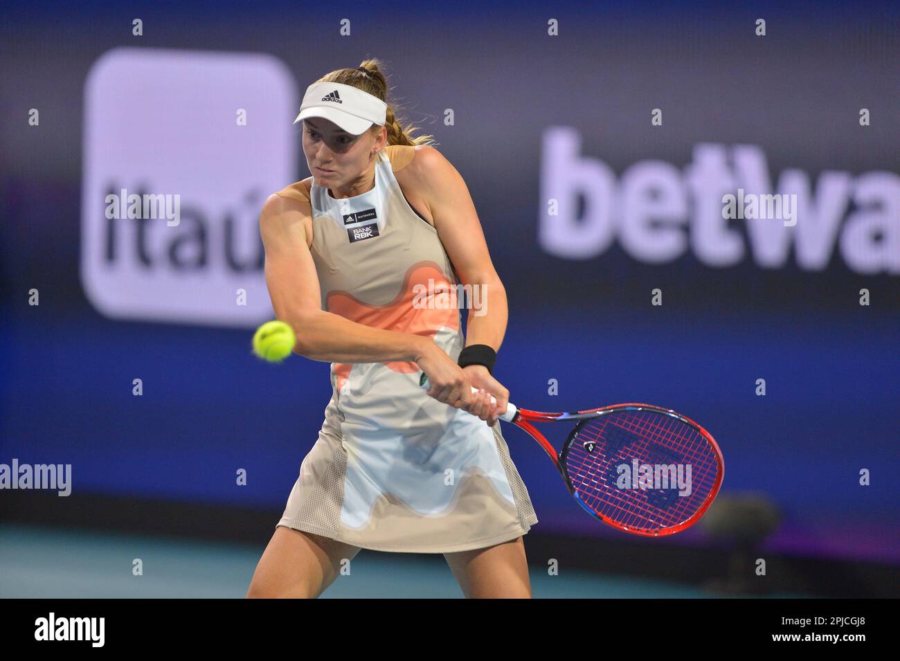 Elena rybakina jessica pegula hi-res stock photography and images - Alamy