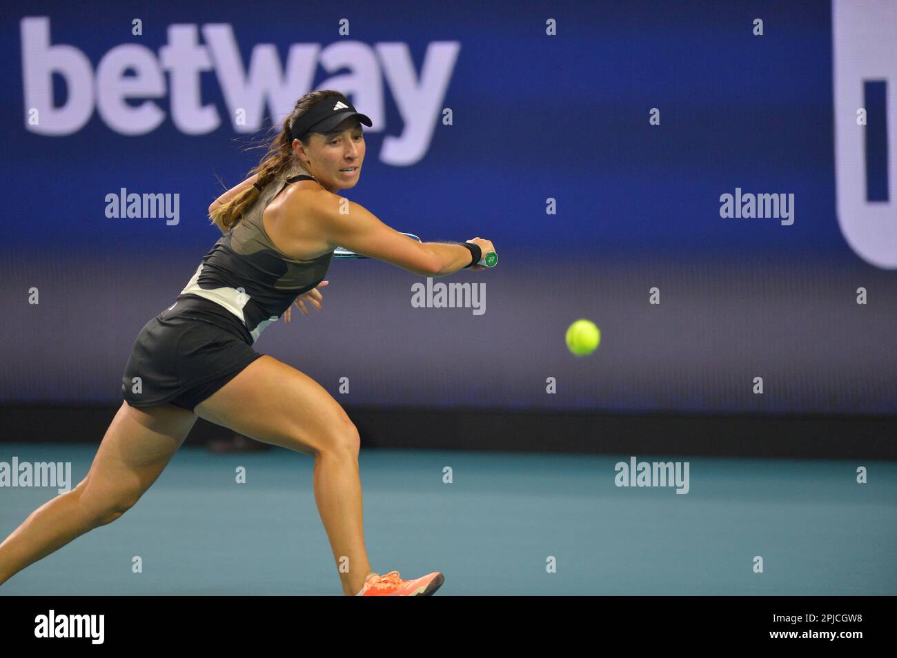 Elena rybakina jessica pegula hi-res stock photography and images - Alamy