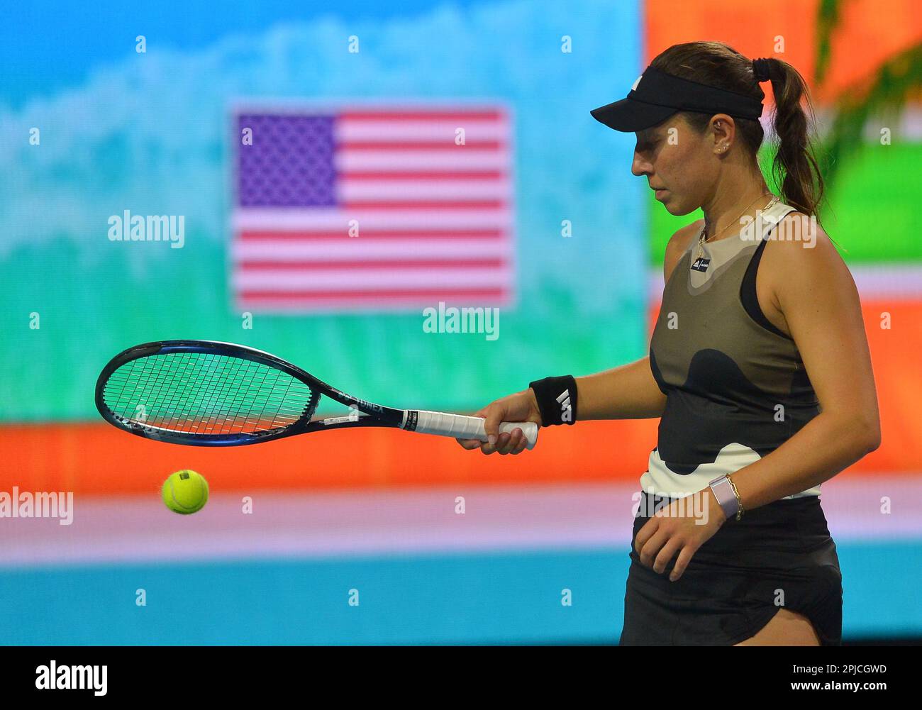 Elena rybakina jessica pegula hi-res stock photography and images - Alamy