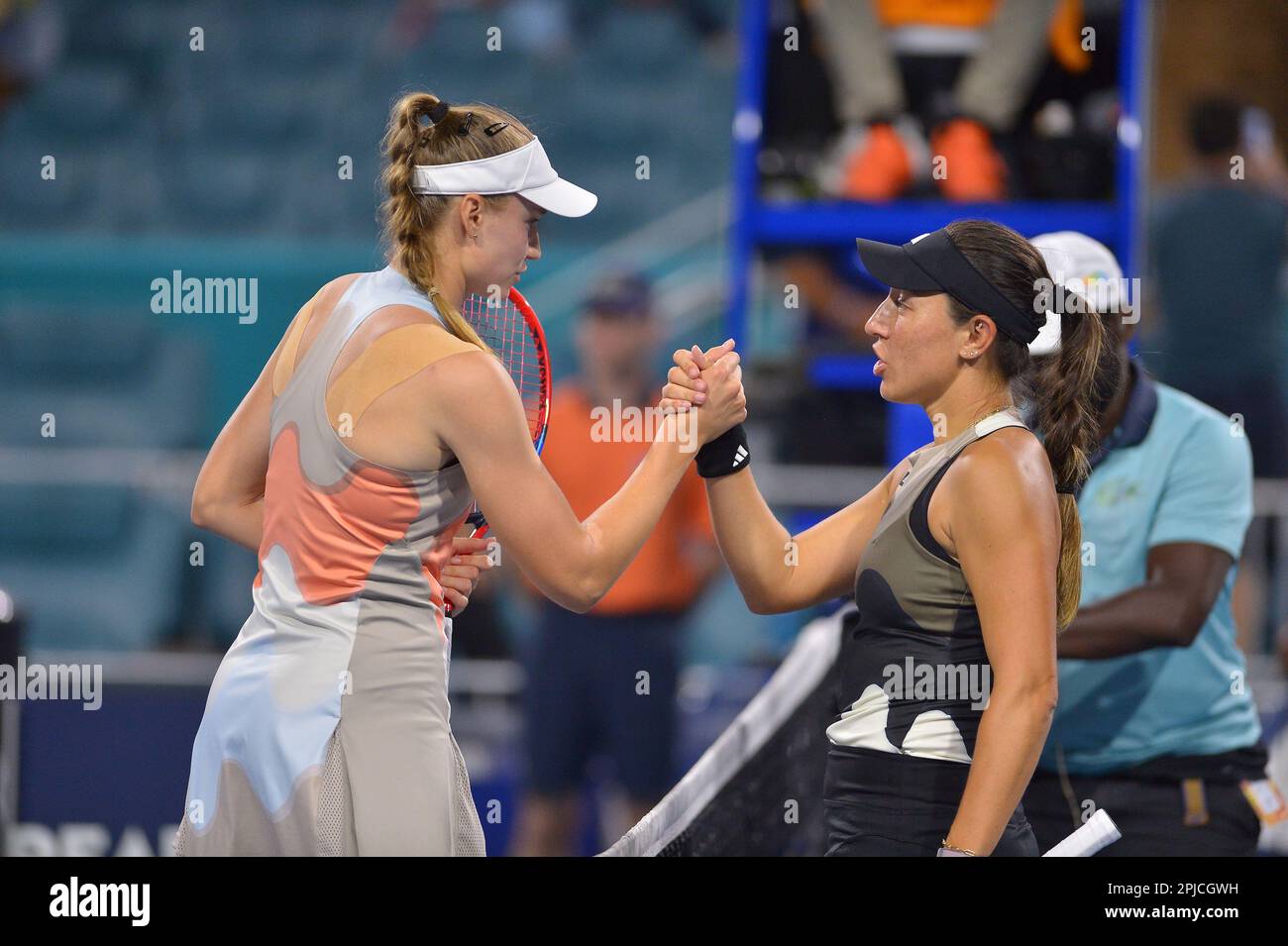 Elena rybakina jessica pegula hi-res stock photography and images - Alamy