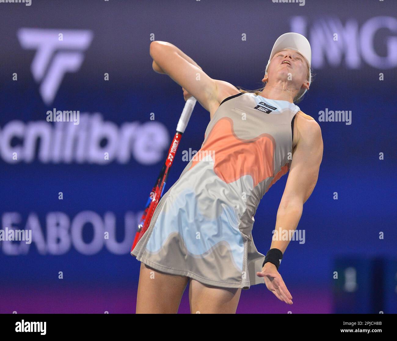 Elena rybakina jessica pegula hi-res stock photography and images - Alamy