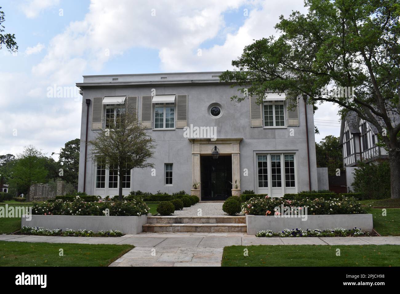 A portrait of a luxurious mansion in Houston, TX Stock Photo - Alamy