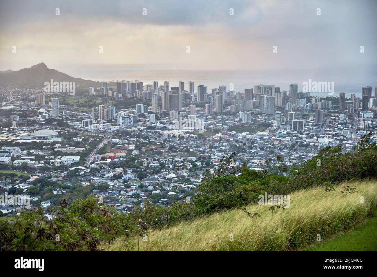 Honolulu skyline hi-res stock photography and images - Alamy