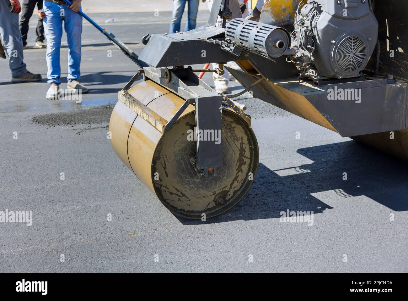 Procedure for installing asphalt on roads using asphalt special ...