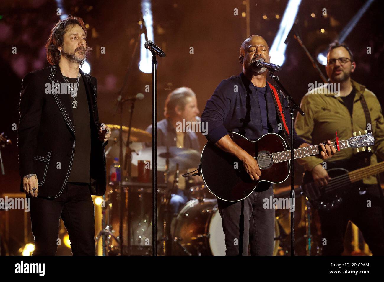 Chris Robinson of The Black Crowes and Darius Rucker tape a performance ...