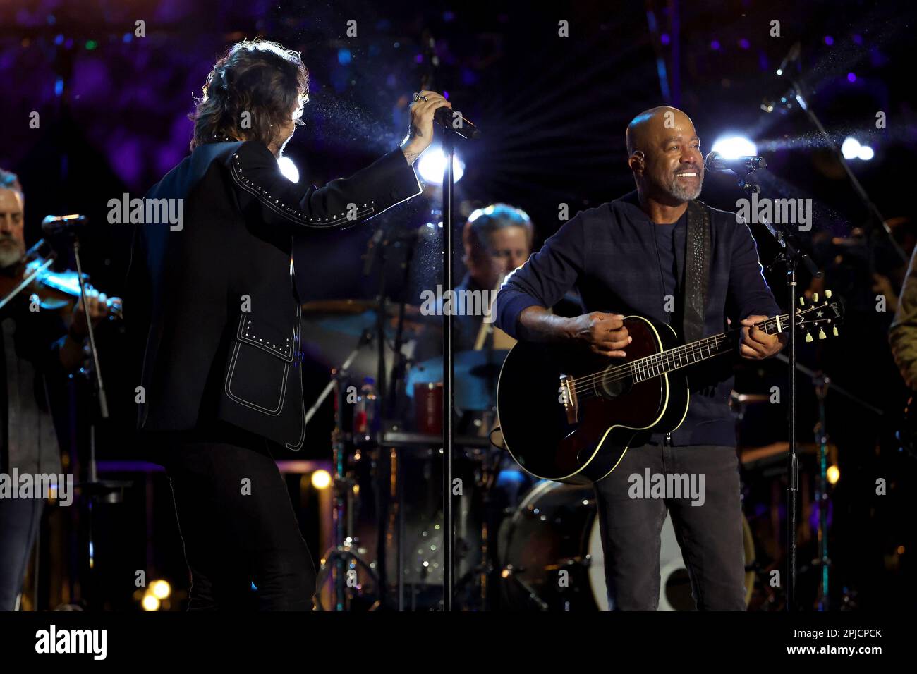Chris Robinson of The Black Crowes and Darius Rucker tape a performance ...