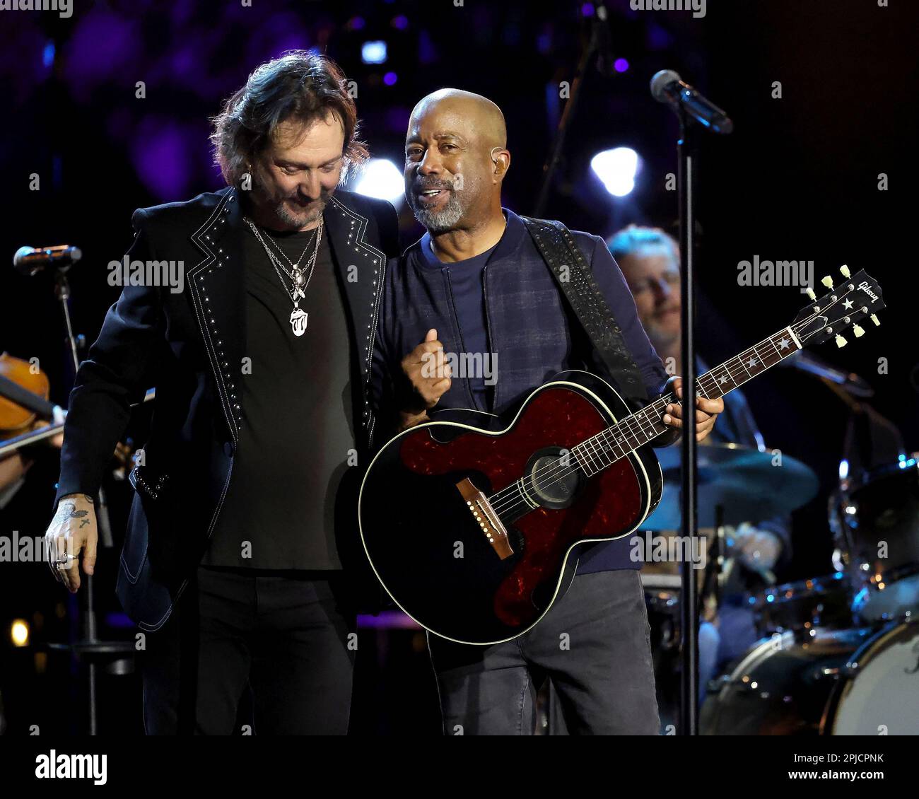 Chris Robinson of The Black Crowes and Darius Rucker tape a performance ...