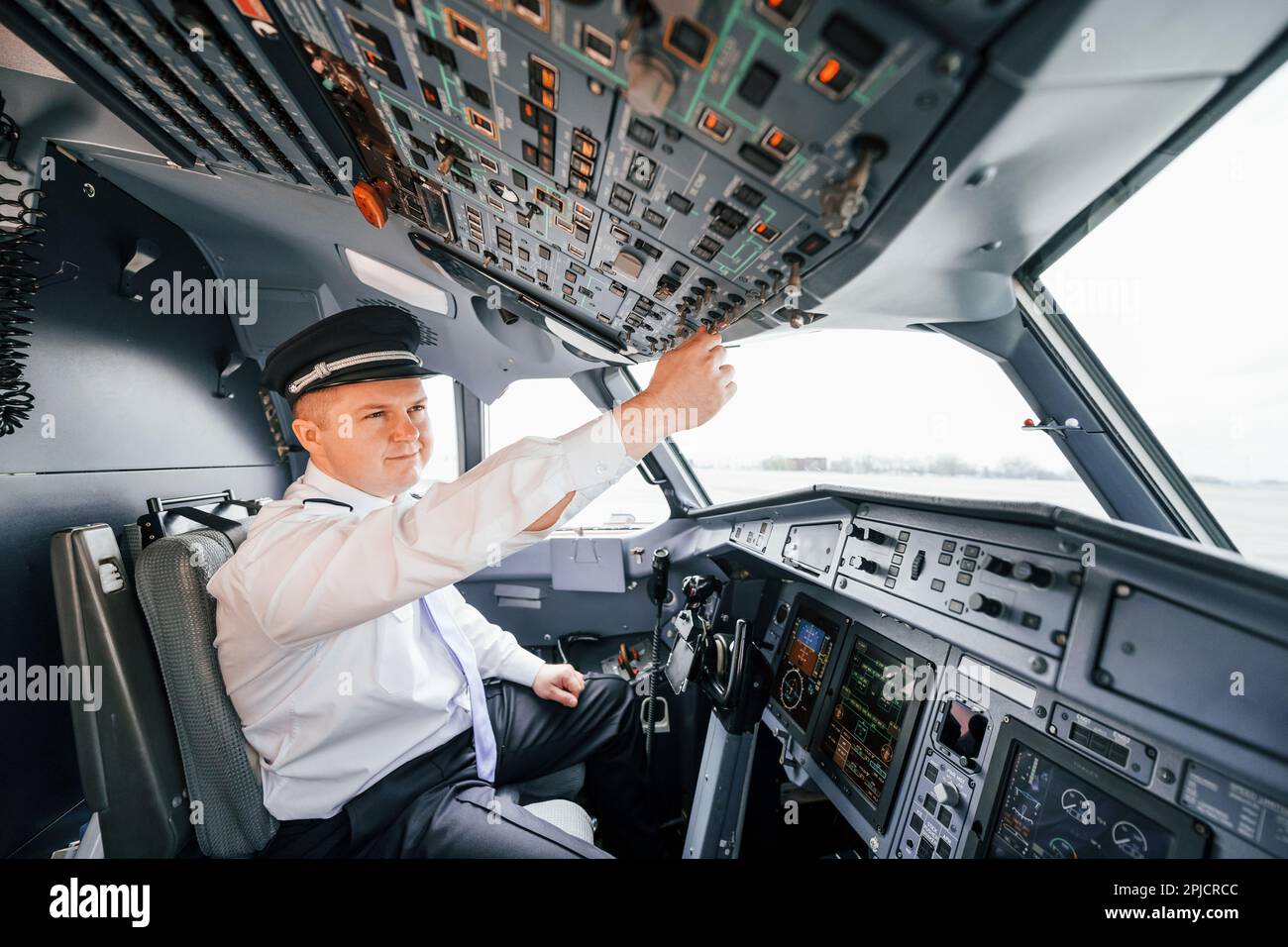 Control of the flight. Pilot on the work in the passenger airplane ...