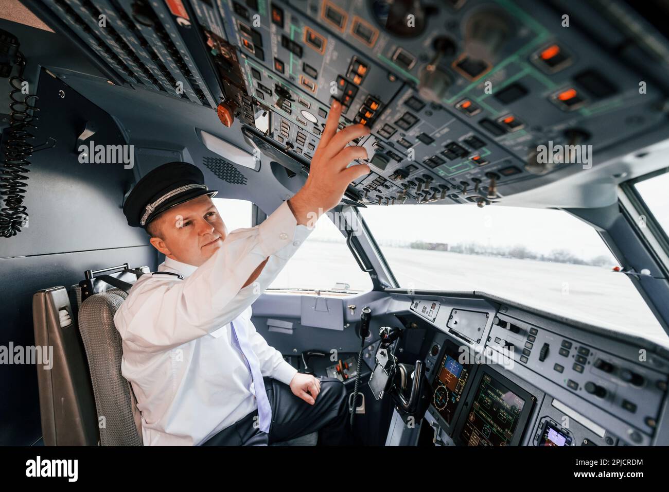 Control of the flight. Pilot on the work in the passenger airplane. Preparing for takeoff Stock ...