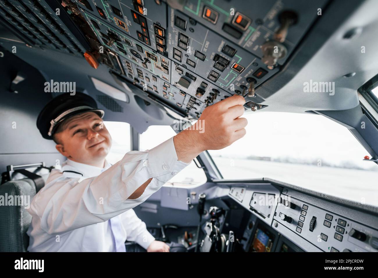 Control of the flight. Pilot on the work in the passenger airplane ...