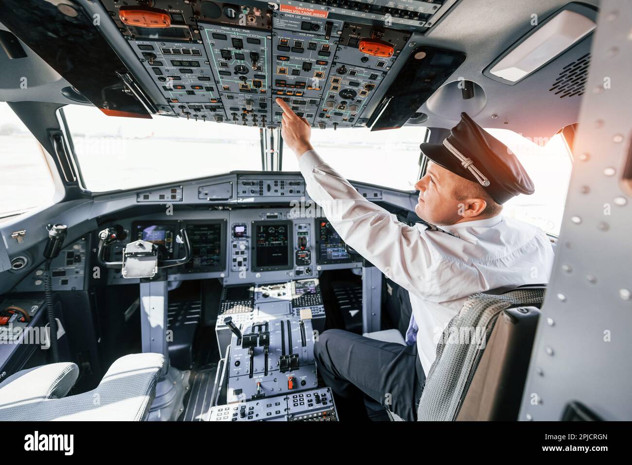 Control of the flight. Pilot on the work in the passenger airplane. Preparing for takeoff Stock ...