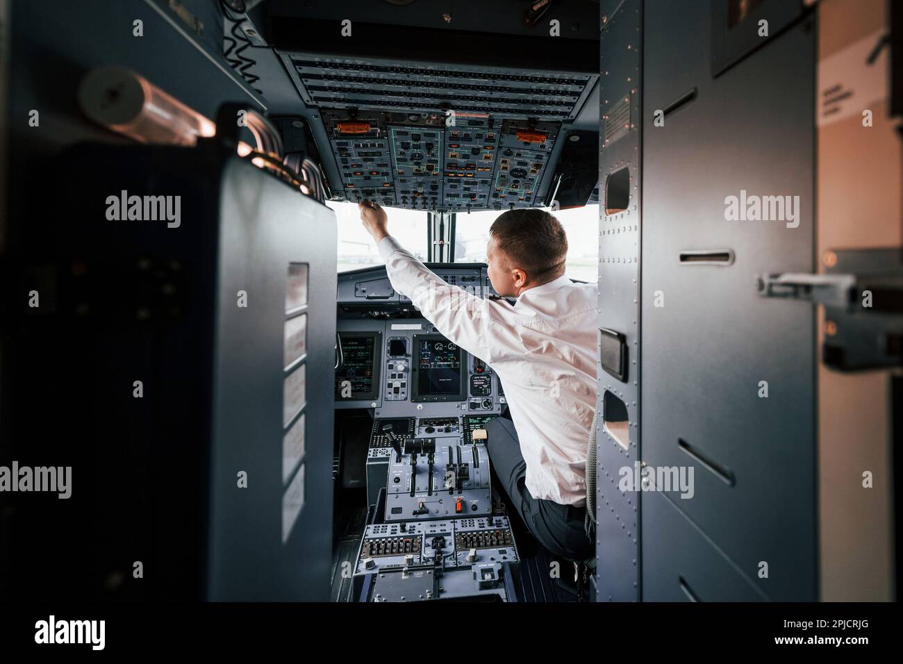 Control of the flight. Pilot on the work in the passenger airplane ...