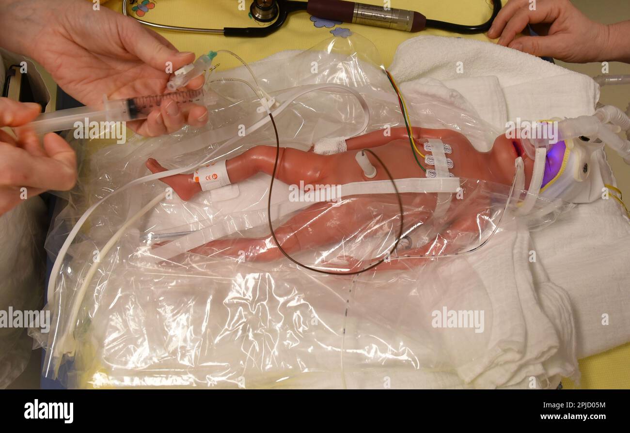 PRODUCTION - 17 March 2023, Saxony, Leipzig: On the neonatology ward of ...