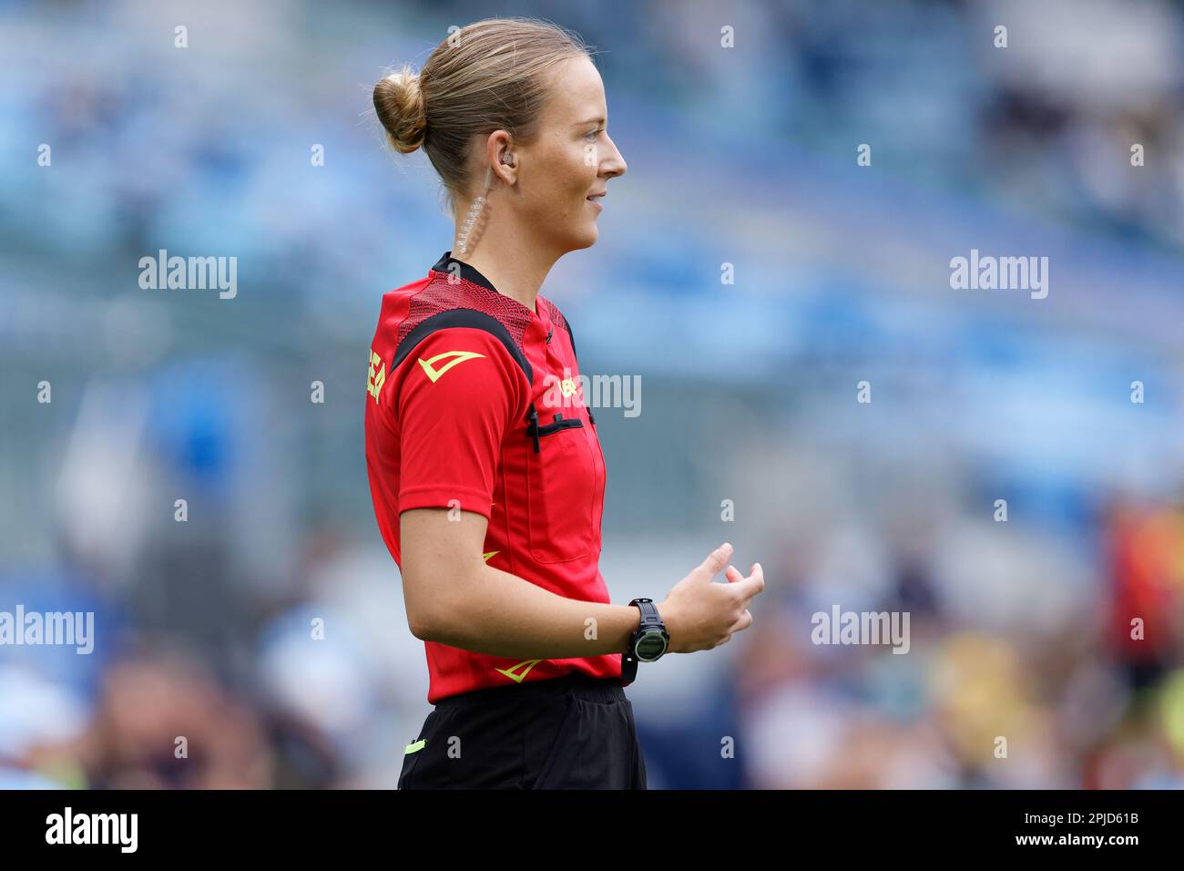 Assistant referee, Maddy Allum looks on during the match between Sydney ...