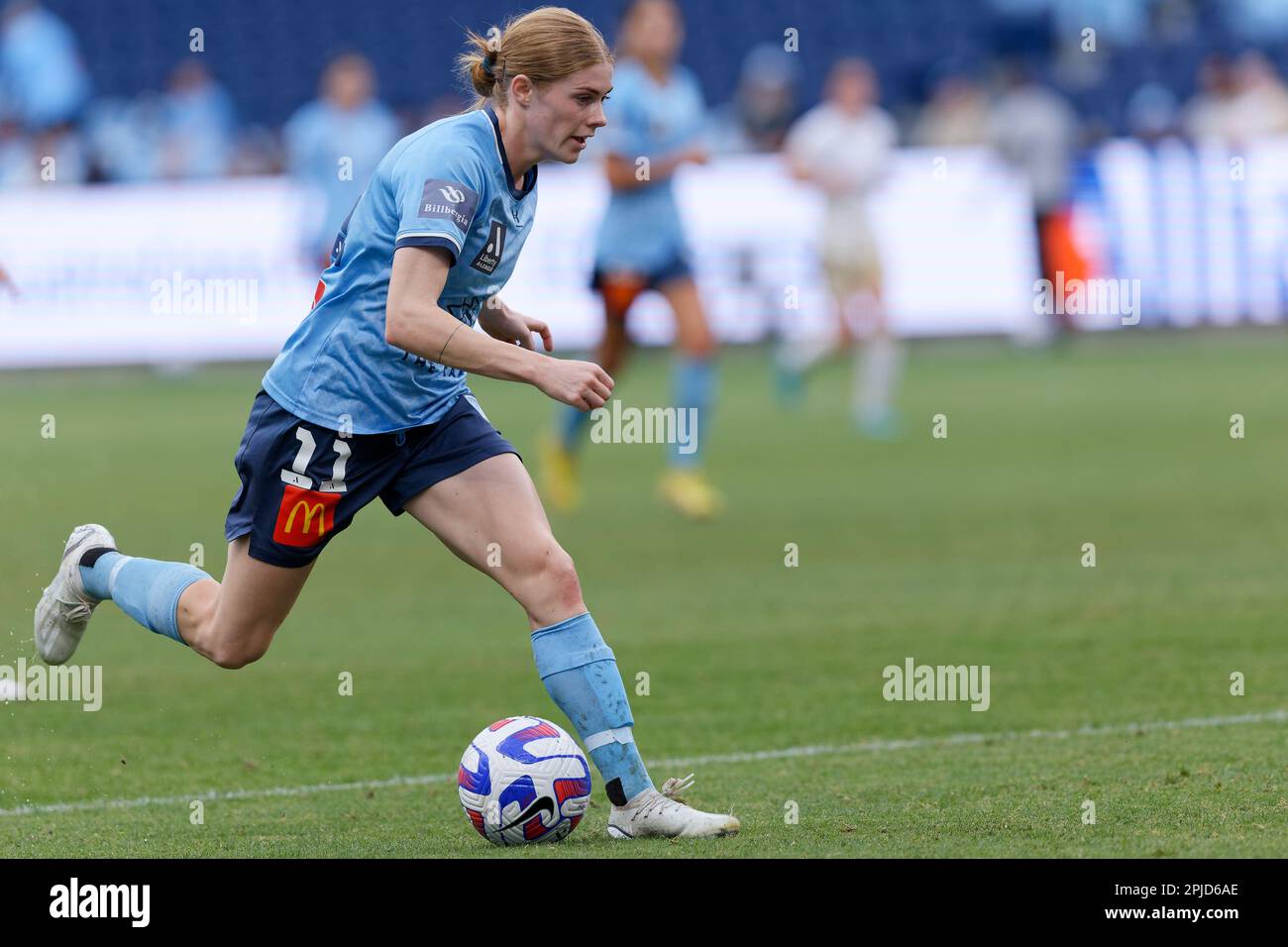 Cortnee Vine of Sydney FC controls the ball during the match between ...