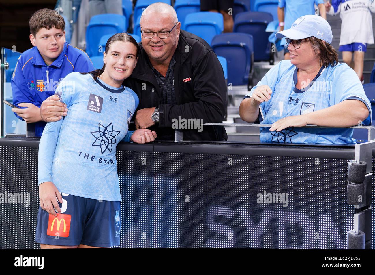 Kristy Fenton of Sydney FC celebrates with her family after the match ...