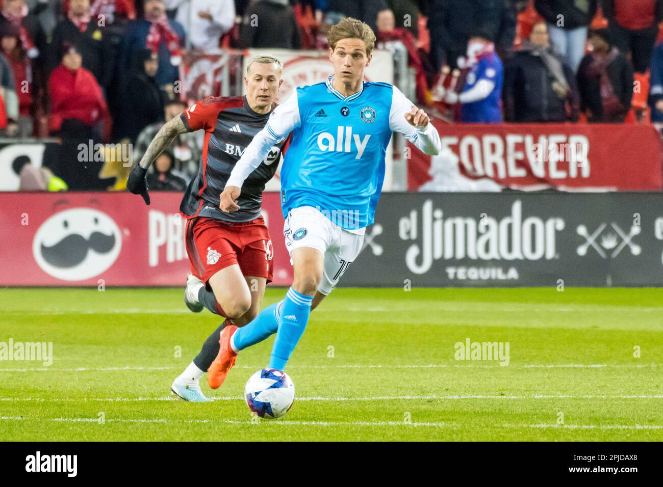 Toronto, Ontario, Canada. 1st Apr, 2023. Benjamin Bender #15 (R) and ...