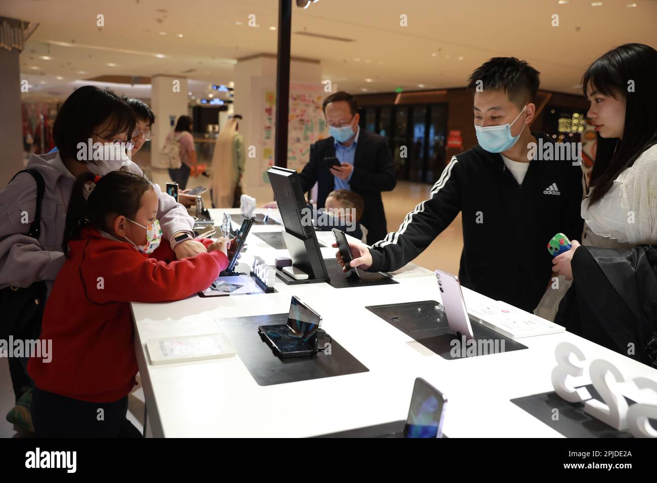 XI'AN, CHINA - MARCH 31, 2023 - Citizens experience Samsung's newly ...