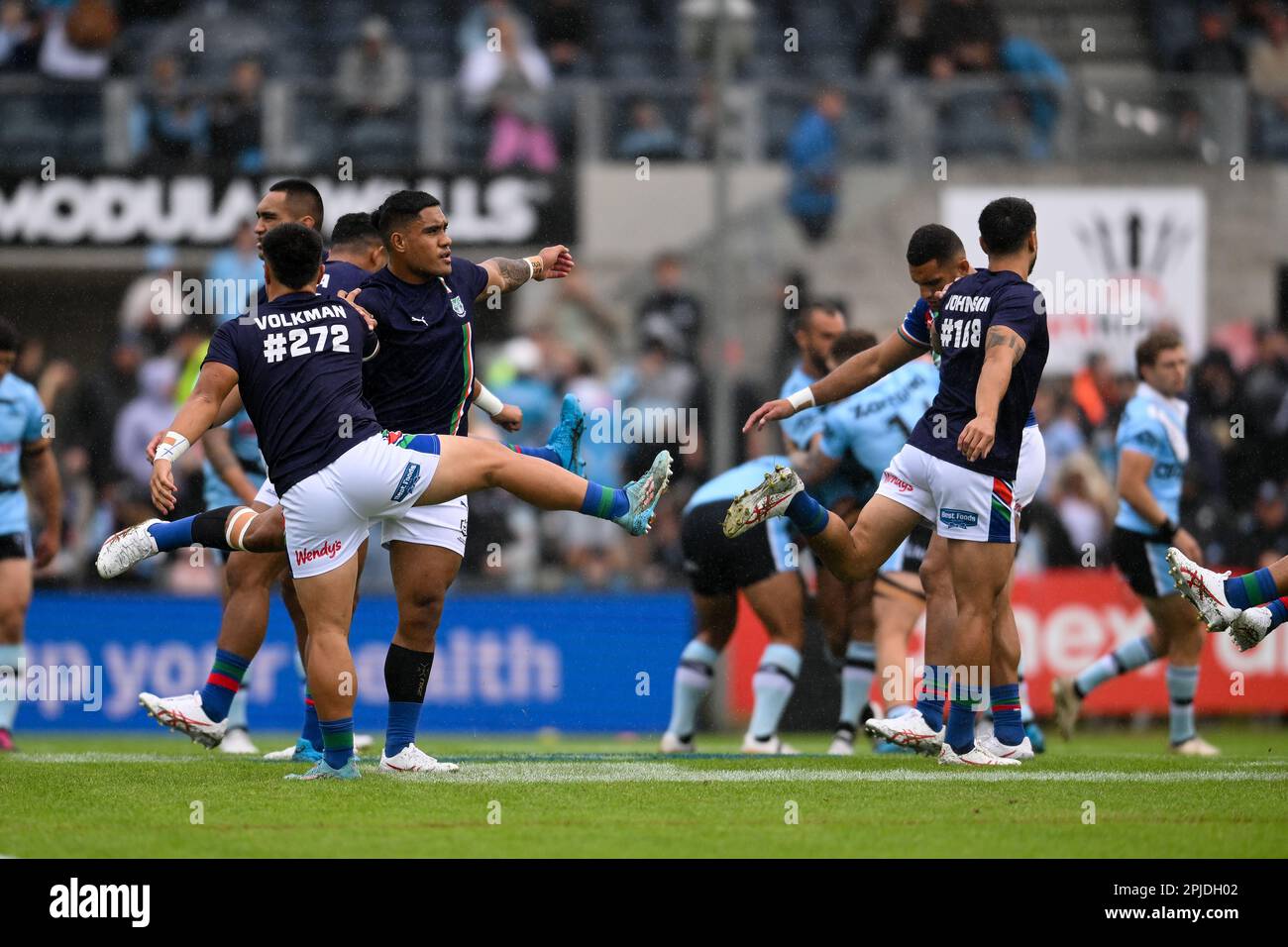 Warriors warm up during the NRL Round 5 match between the Cronulla ...