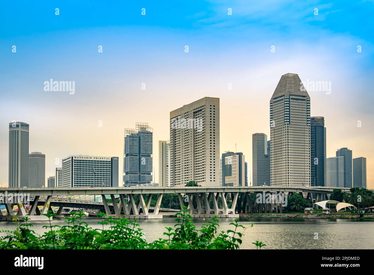 Beautiful skyline of Marina Bay and Benjamin Sheares Bridge in ...