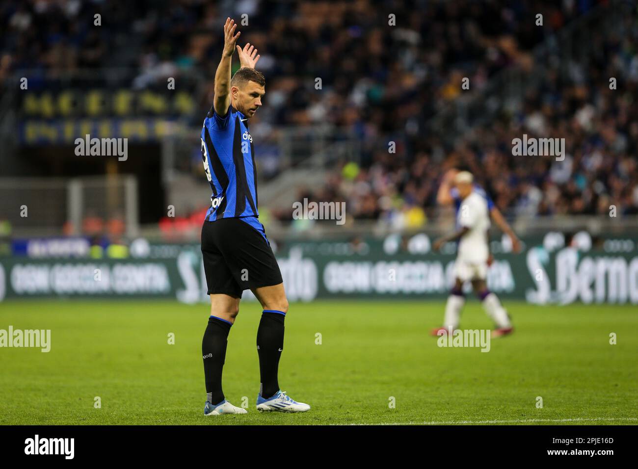 Edin dzeko inter hi-res stock photography and images - Alamy