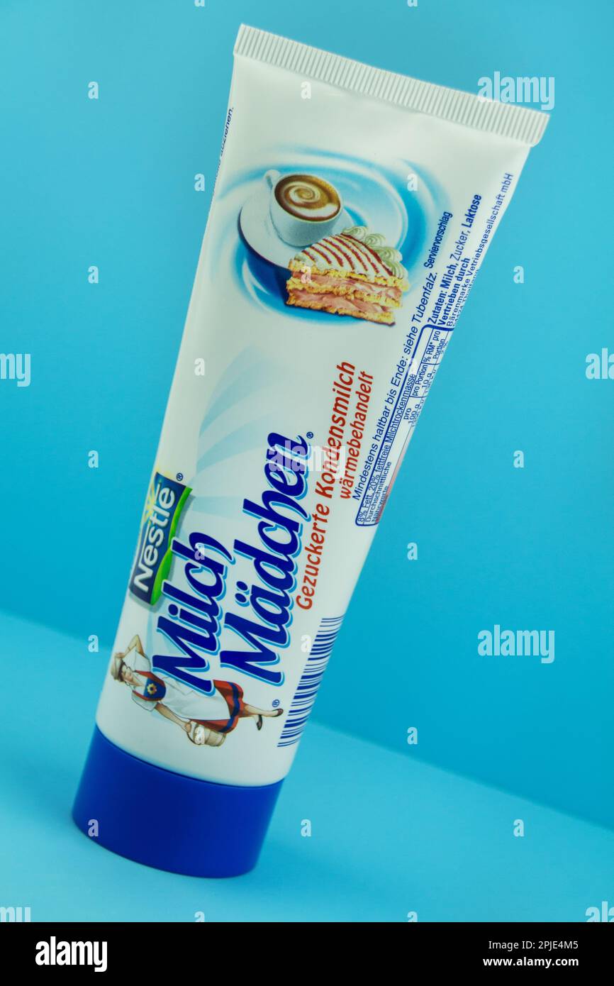 Nestle zeichen hi-res stock photography and images - Alamy