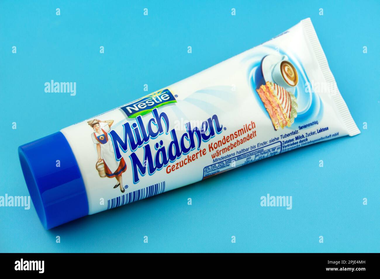 Nestle Tube Milch Mädchen gezuckerte Kondensmich close up Stock Photo ...