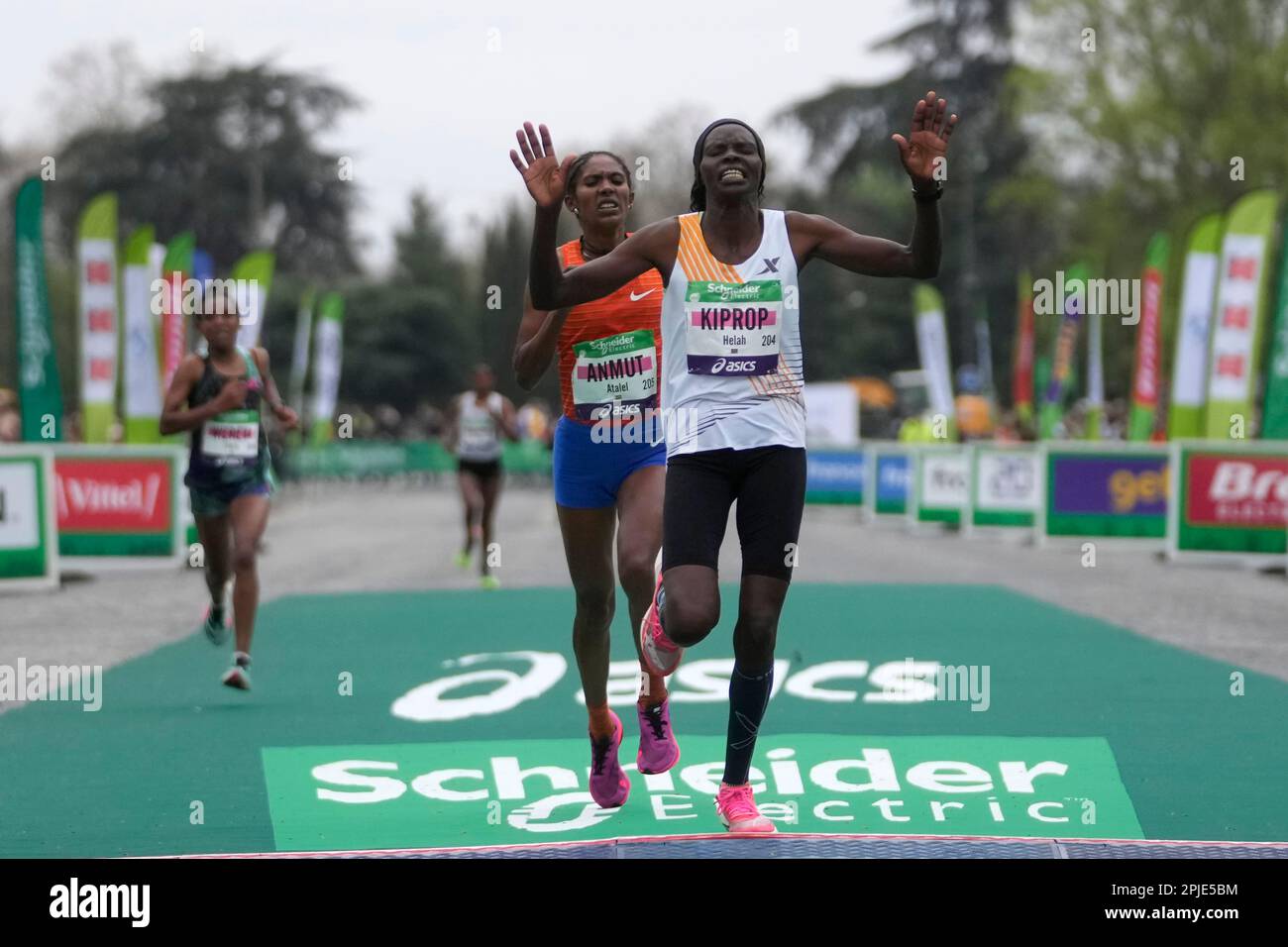 Kenya's Helah Kiprop crosses the finish line to win the Paris marathon ...