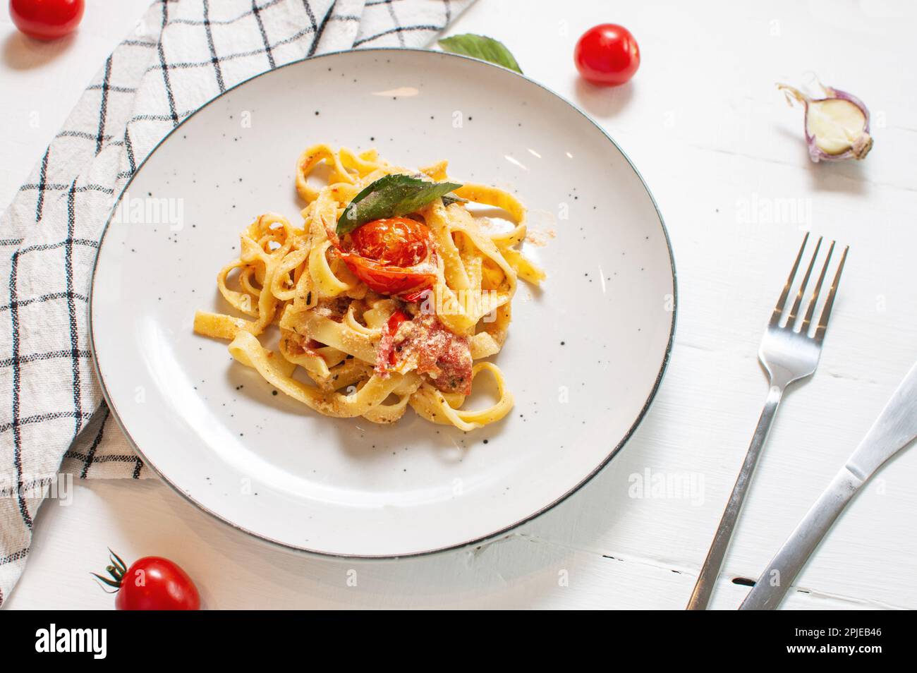 Fetapasta. Trending viral Feta bake pasta recipe made of cherry ...