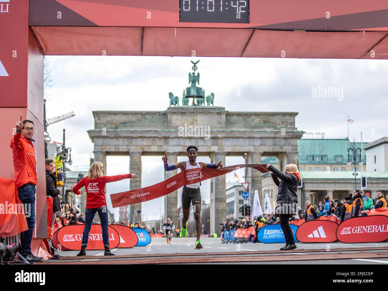 Berlin, Germany. 02nd Apr, 2023. Athletics: Half Marathon. Samuel Fitwi ...